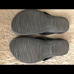 Vionic | Shoes | Bionic Black Bow Tie Flip Flops | Poshmark